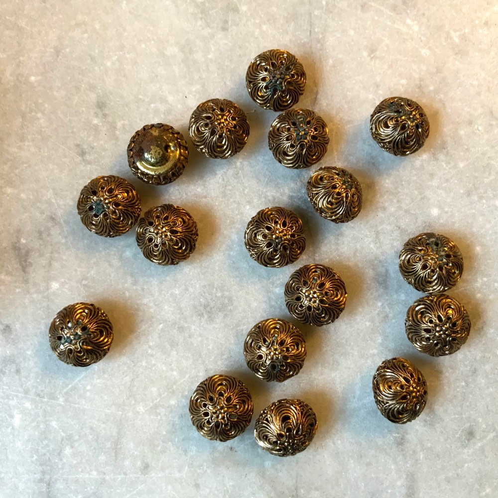 Vintage Orange Daisy Buttons - norfolktextiles.co.uk